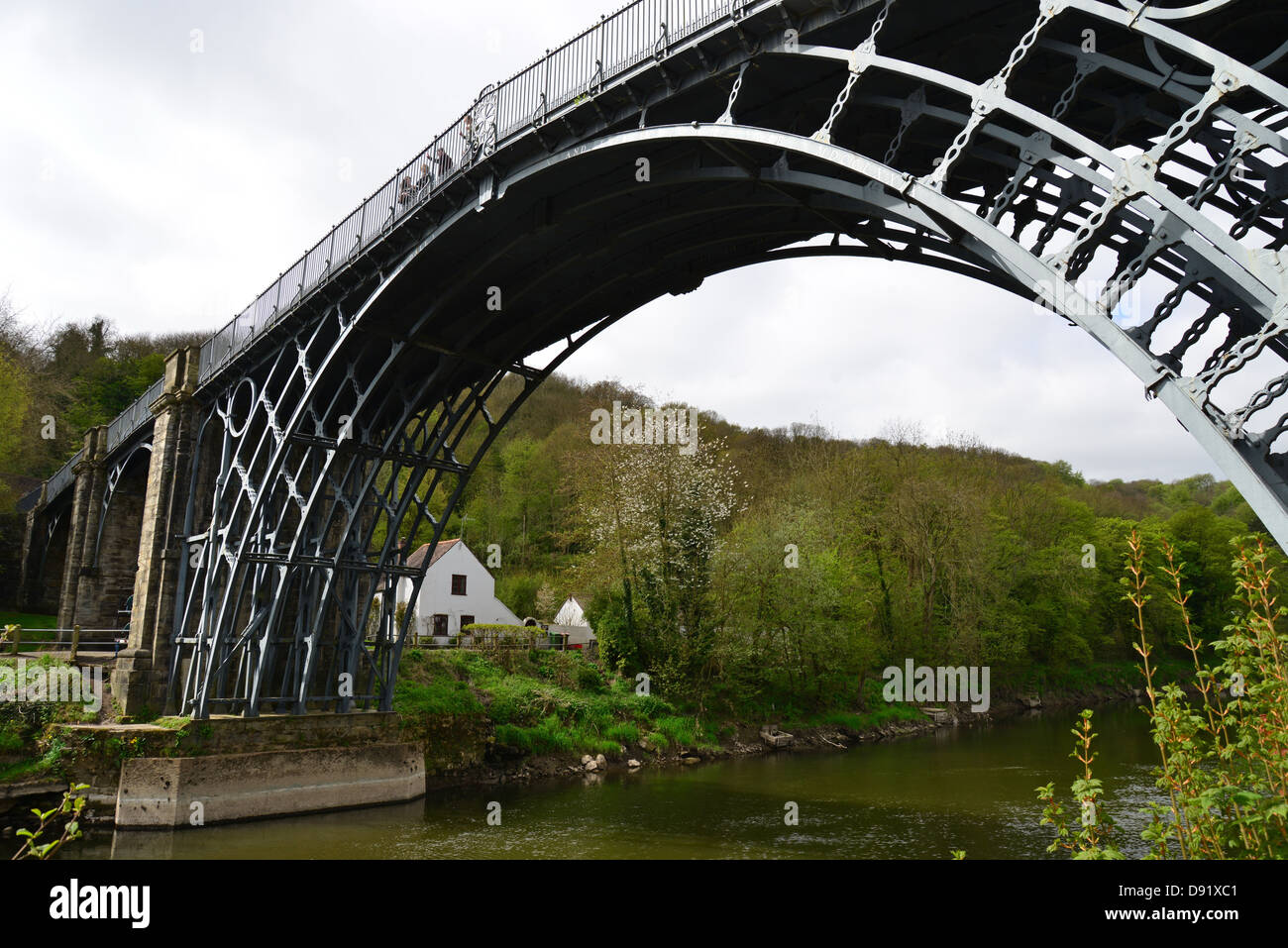 The Iron Bridge over River Severn, Ironbridge, Ironbridge Gorge ...