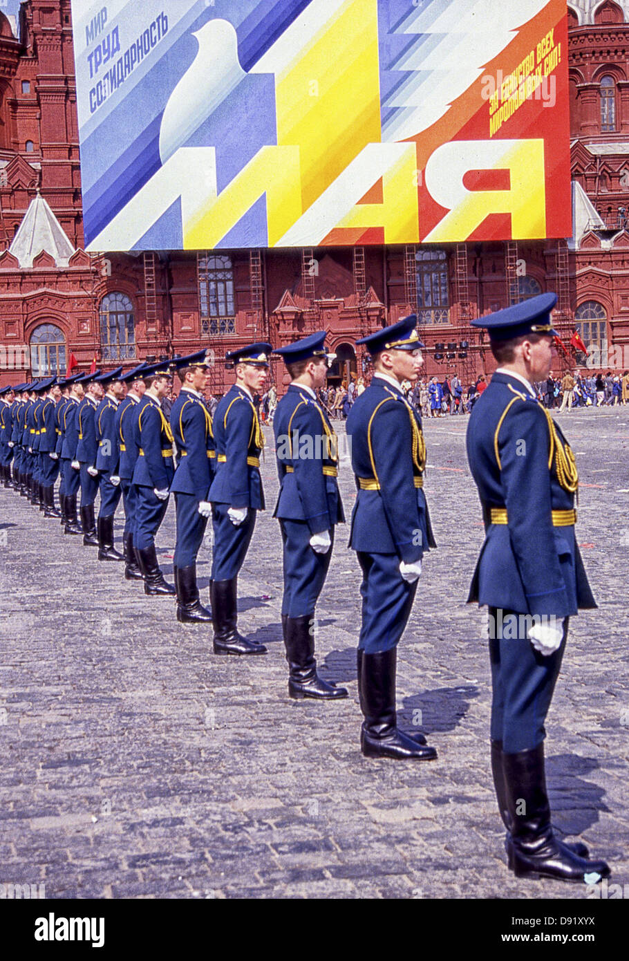 May 1, 1987 - Moscow, RU - Soldiers of the Kremlin Regiment line up in ...