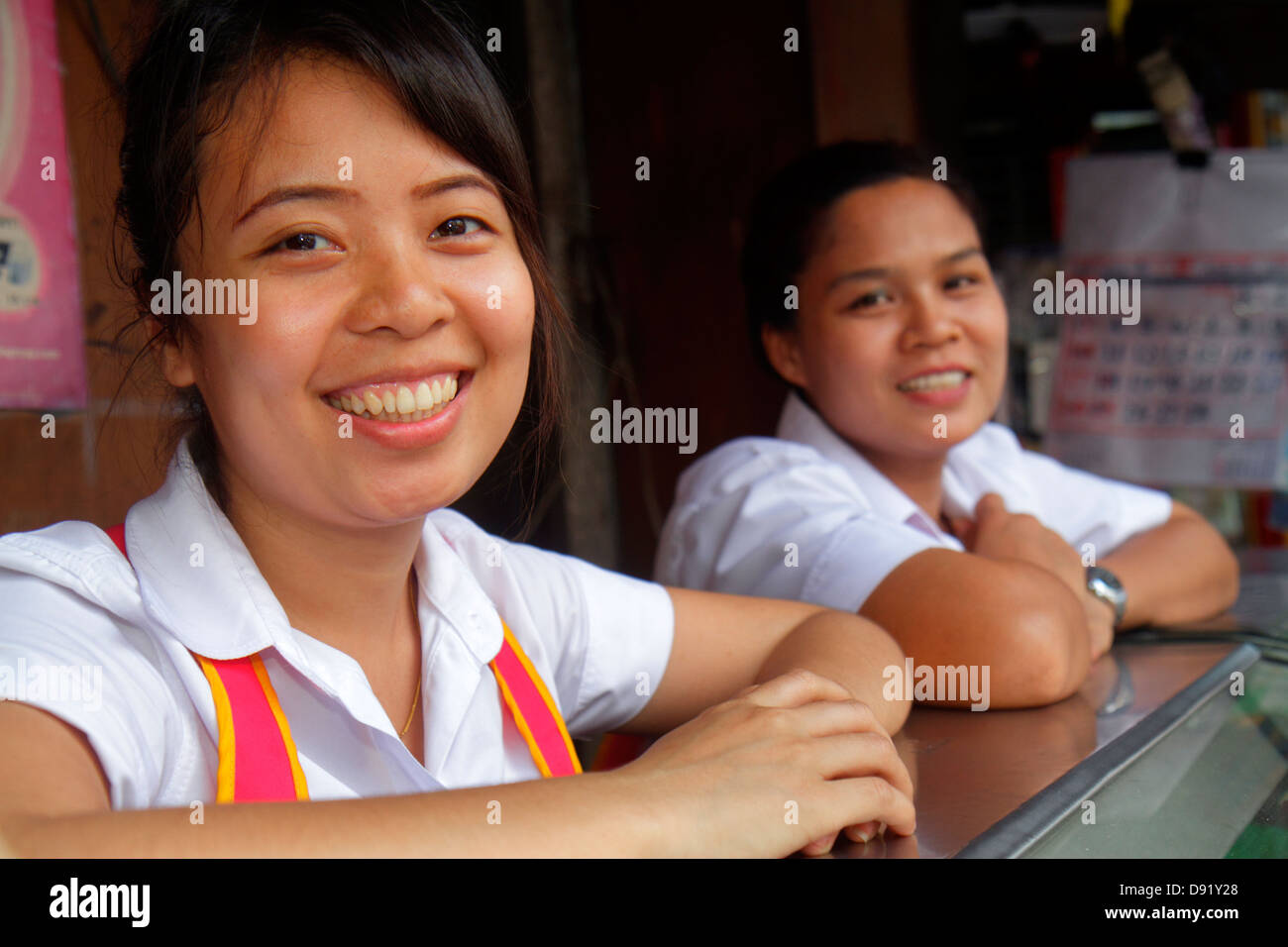 Bangkok thailand group smiling thai hi-res stock photography and images ...