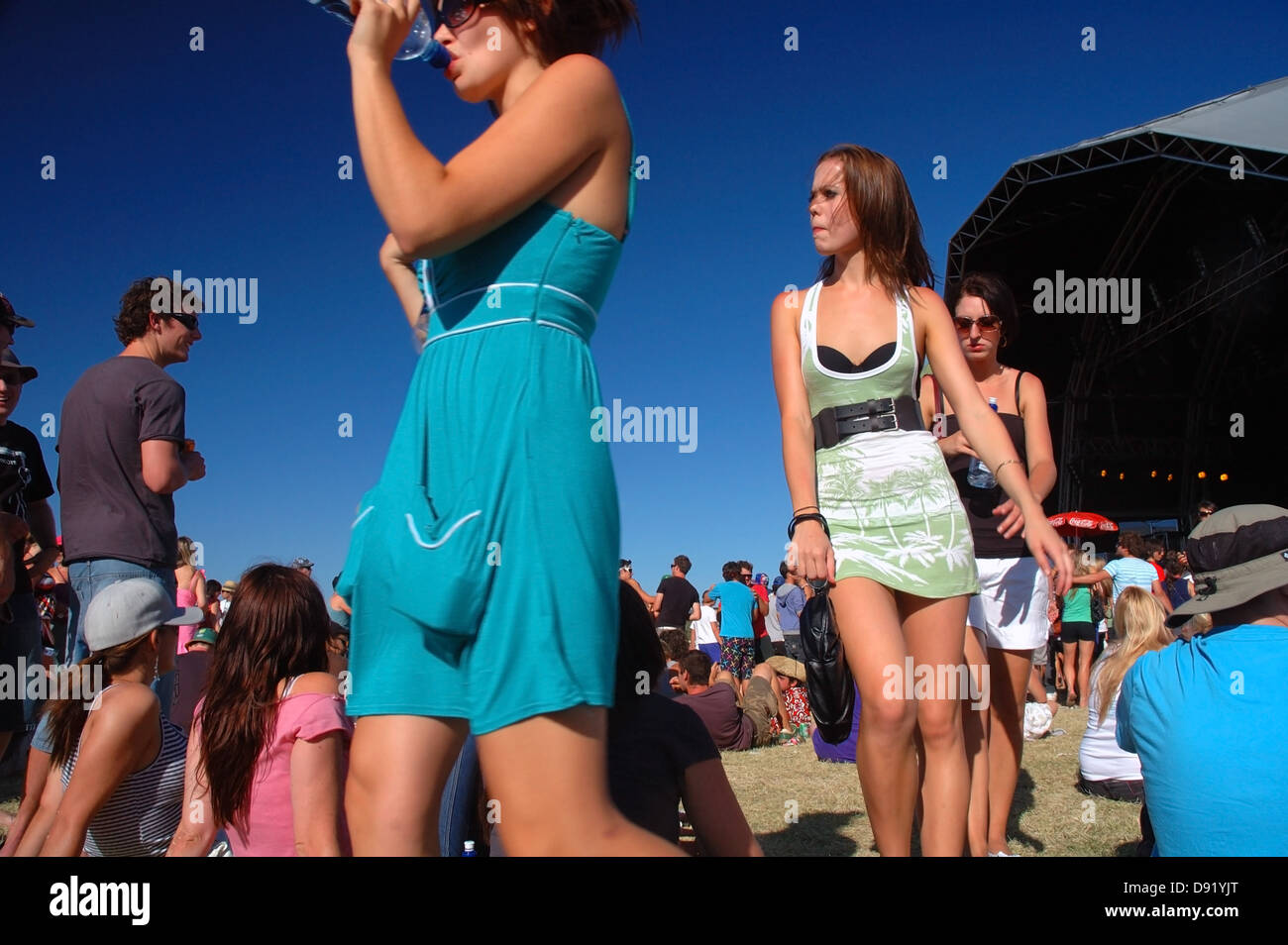 Crowd of girls hi-res stock photography and images - Alamy