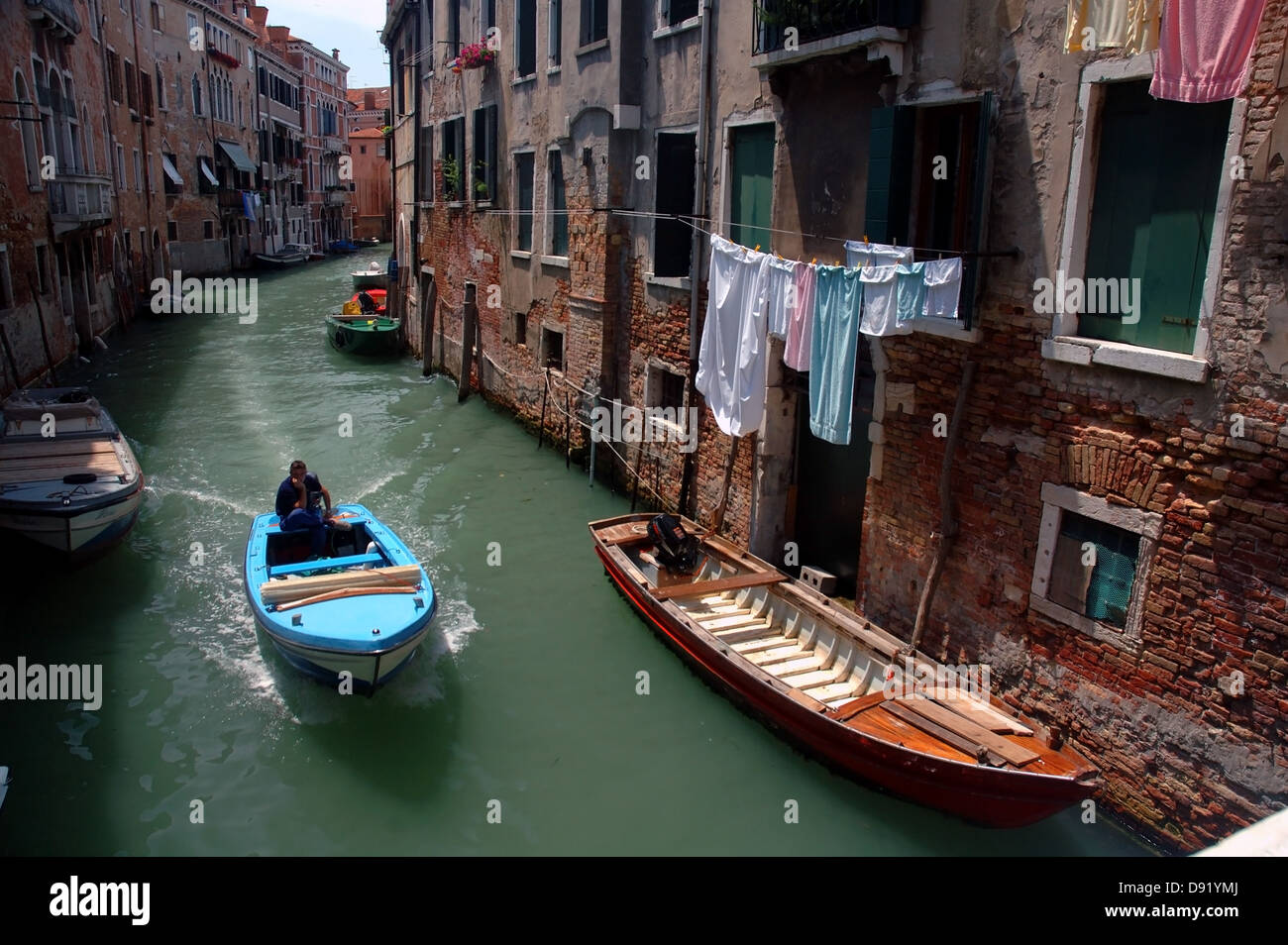 Back alley canals of Venice, Italy - houses in poor repair and not a ...