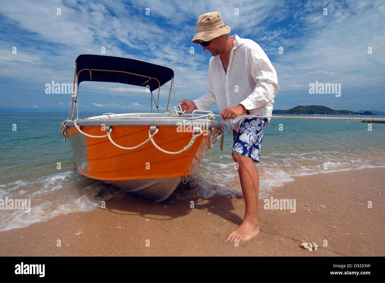 Man secures boat on Wheeler Island, Family Islands National Park, Great ...