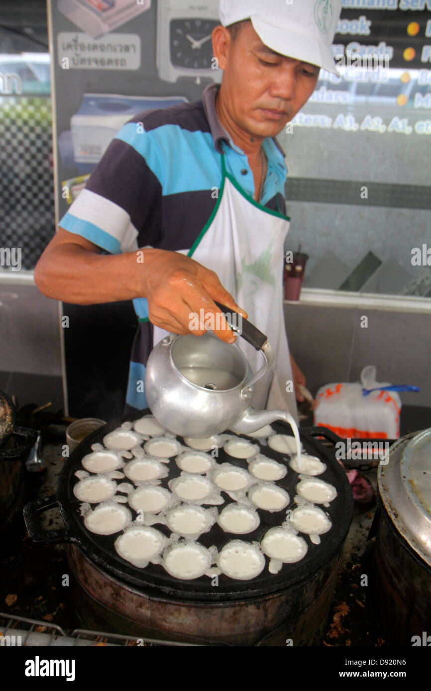 Asian street cook High Resolution Stock Photography and Images - Alamy
