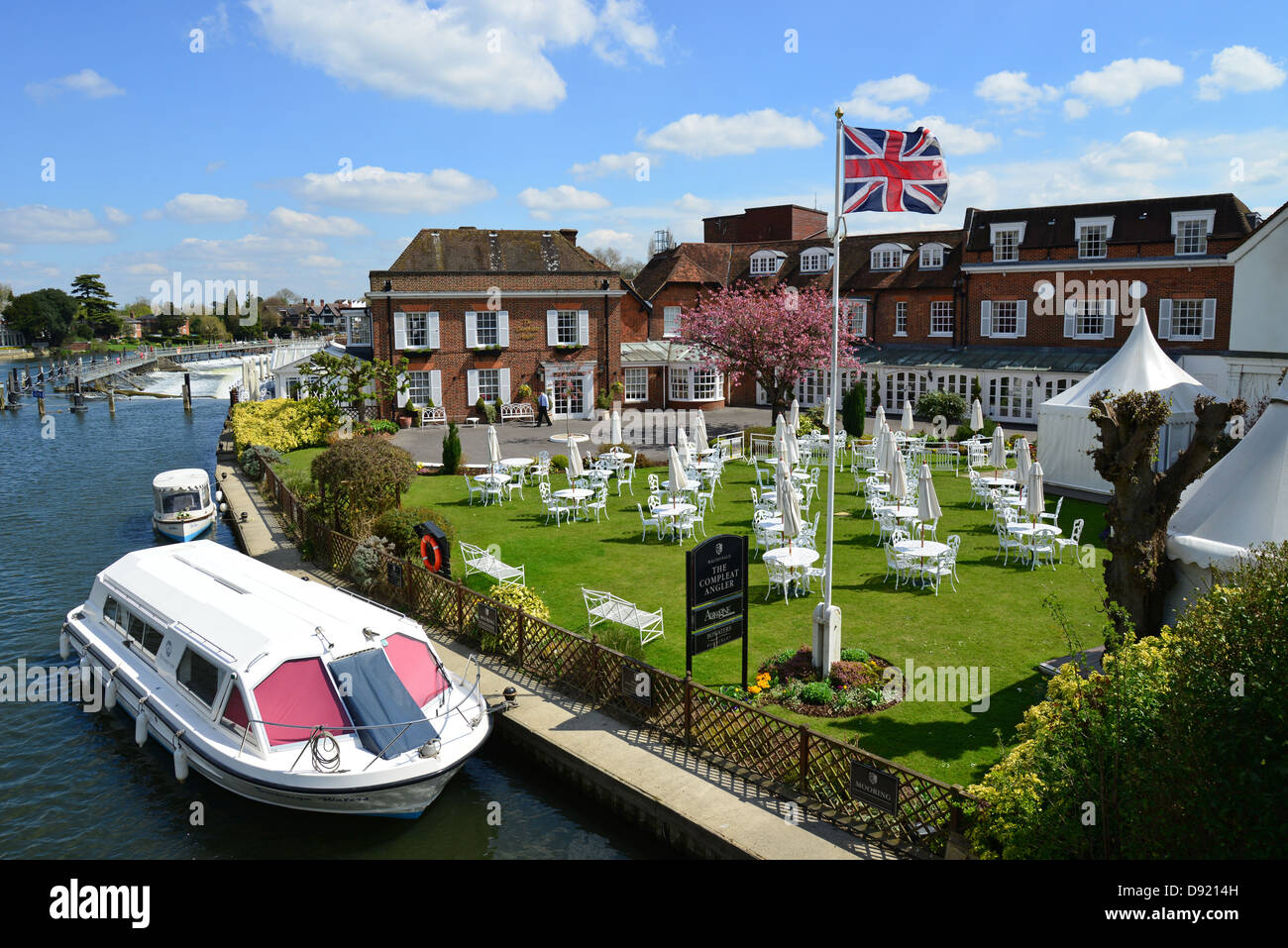 The Compleat Angler Restaurant and River Thames, Marlow ...