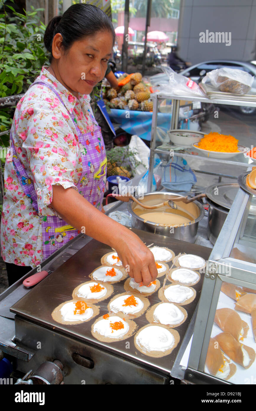 Asian street cook High Resolution Stock Photography and Images - Alamy