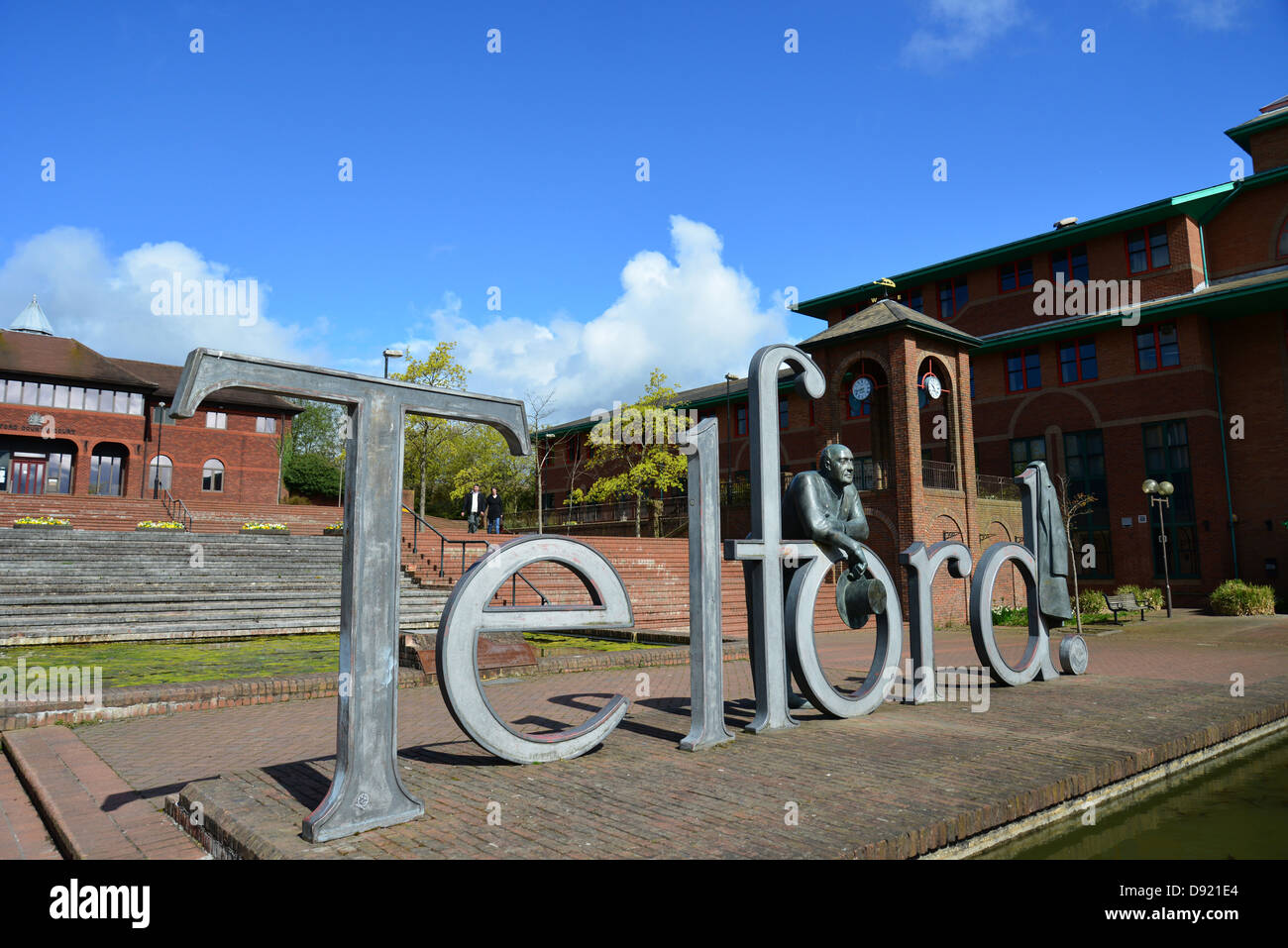 Thomas Telford statue, Civic Square, Telford, Shropshire, England ...