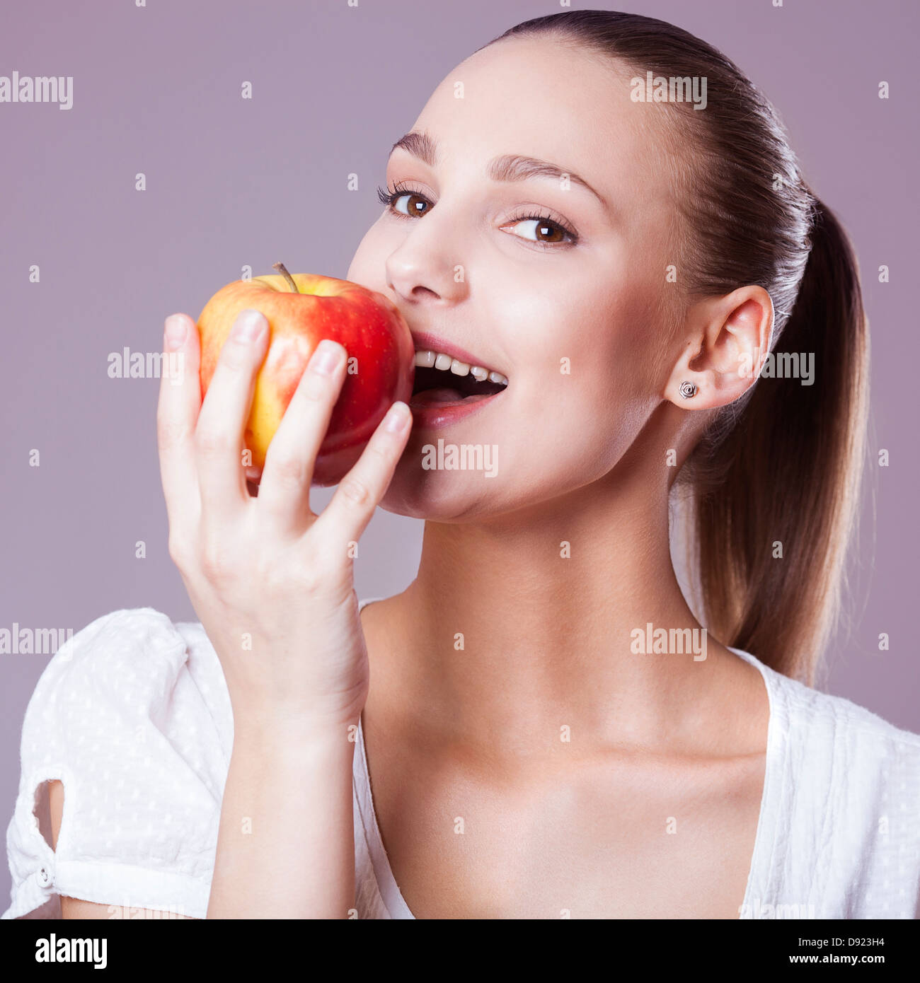 girl eating an apple Stock Photo - Alamy