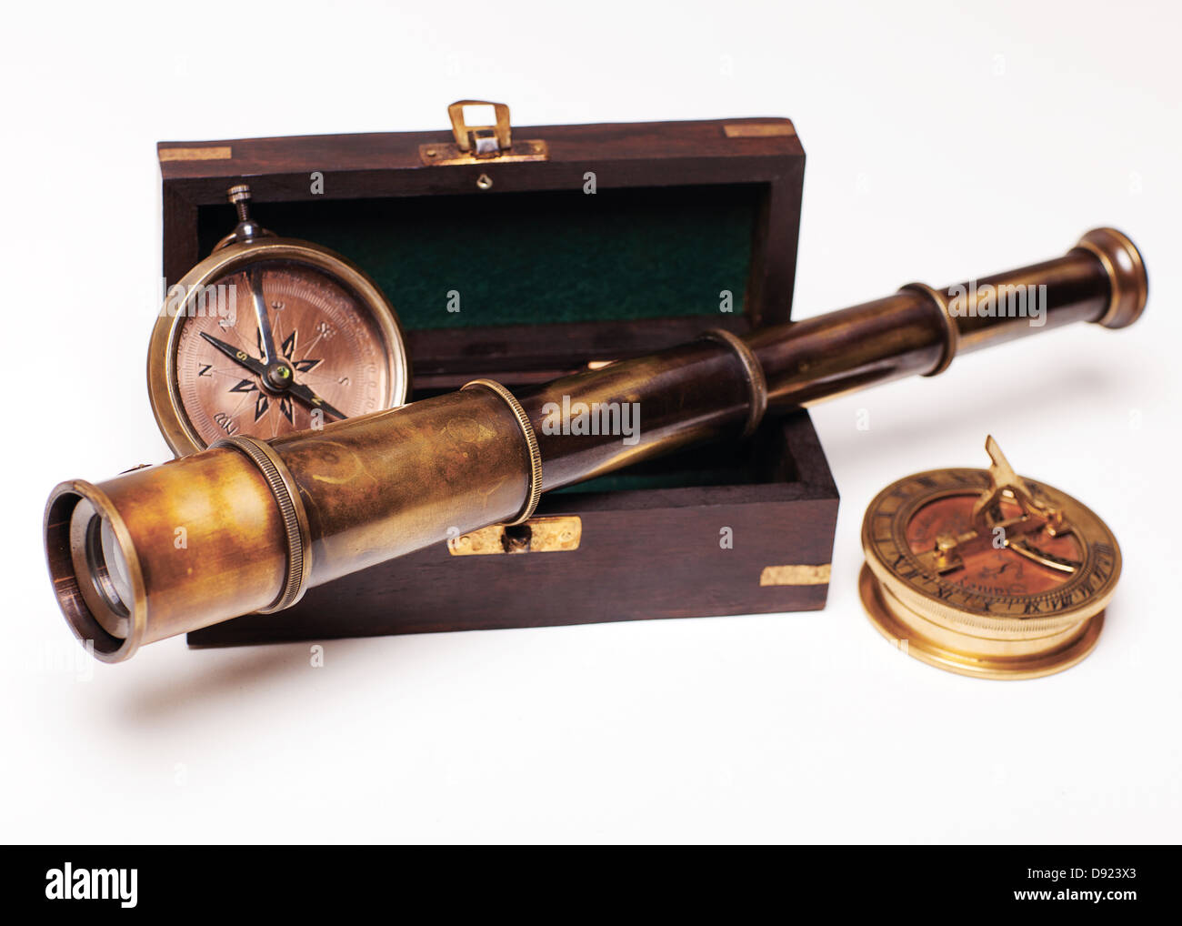 spyglass and compass isolated on white. 3d rendered image. navigation ...