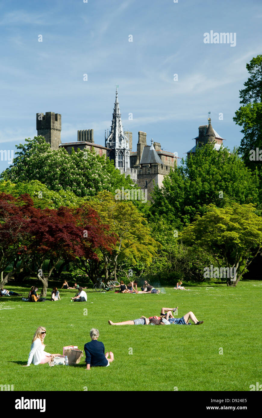 Cardiff castle hi-res stock photography and images - Alamy