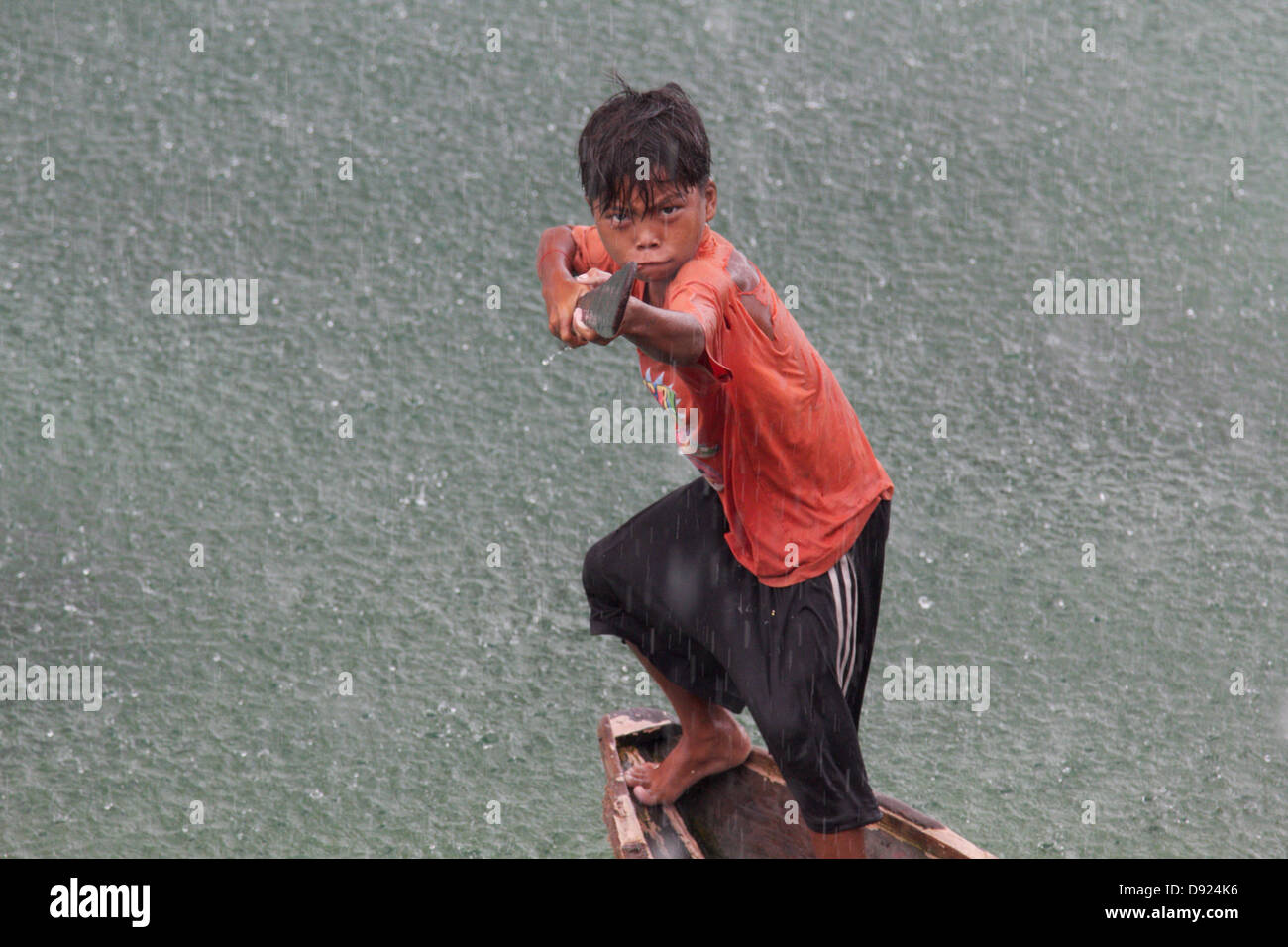 Boy in rain hi-res stock photography and images - Alamy