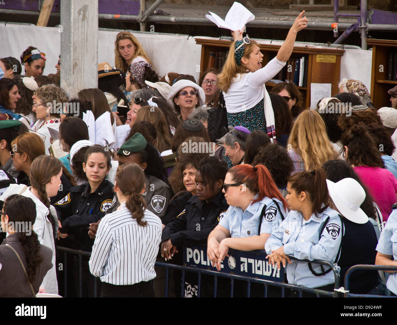 Haredim Women High Resolution Stock Photography and Images - Alamy