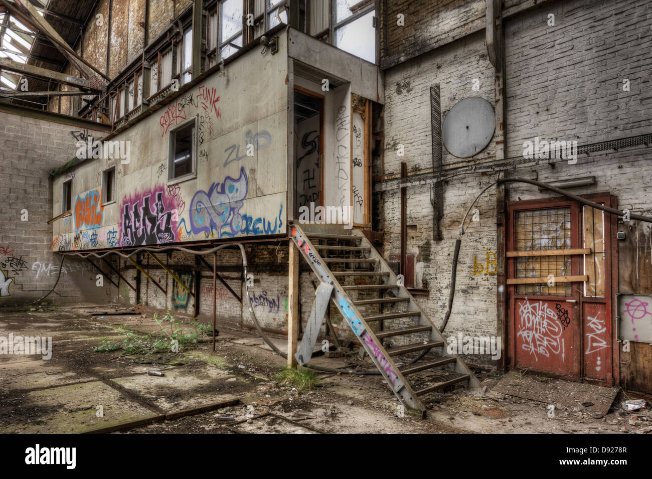 Messy Warehouse Stock Photos & Messy Warehouse Stock Images - Alamy