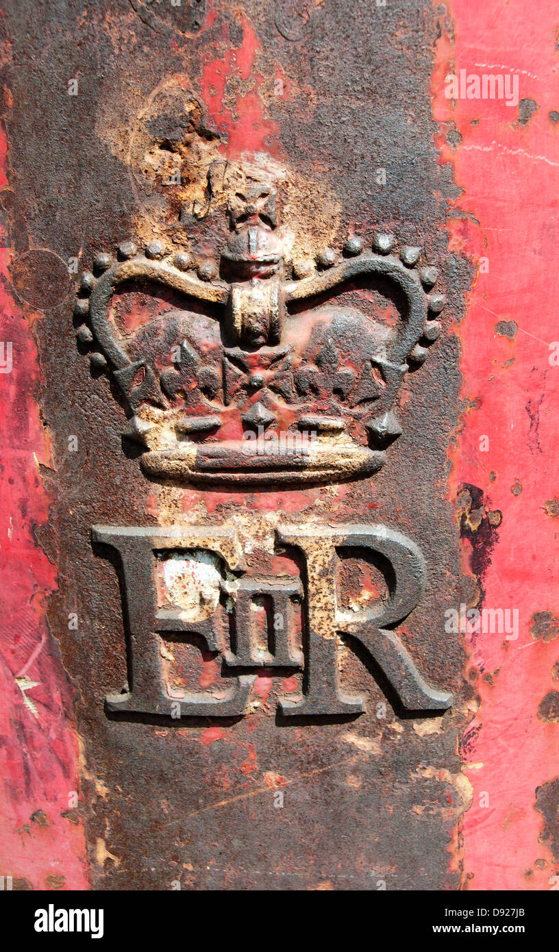 Shoreditch. Rusted Royal Mail letter box with Royal crown Stock Photo ...