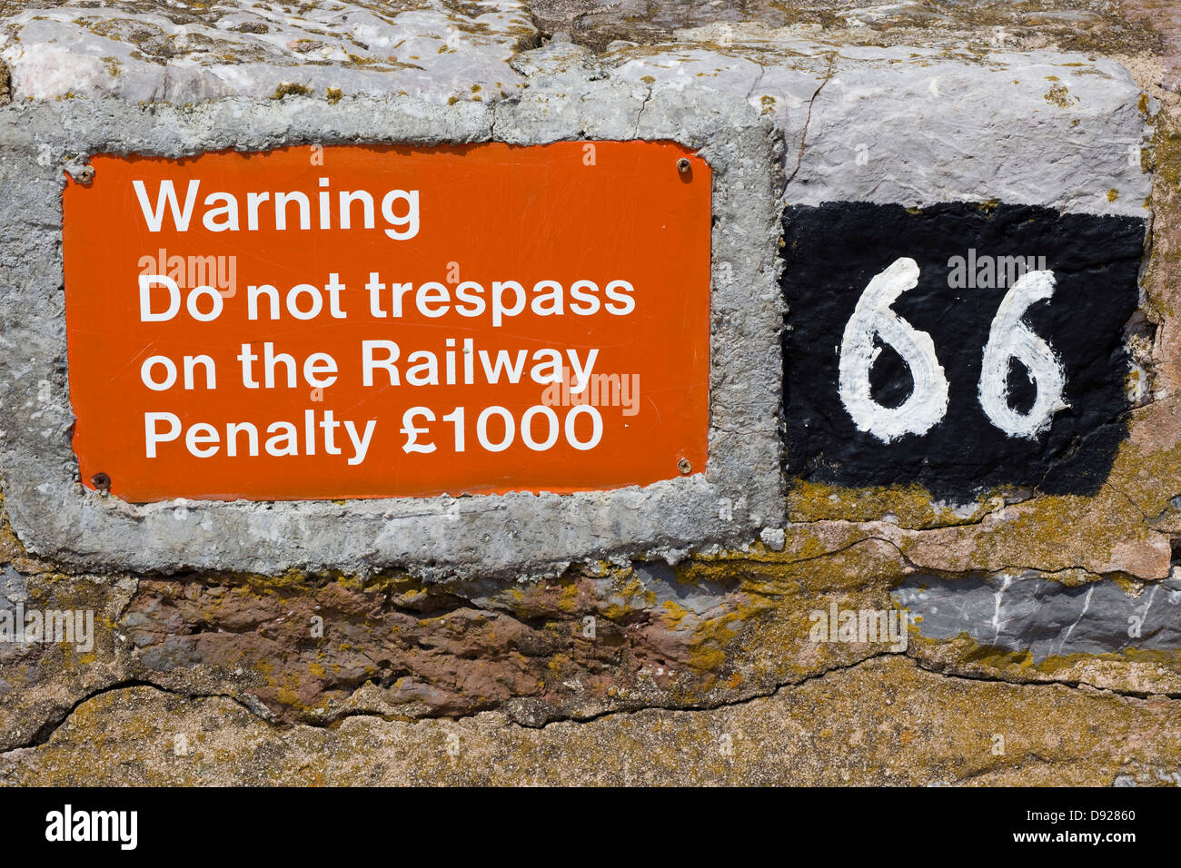 Trespass railway warning sign hi-res stock photography and images - Alamy