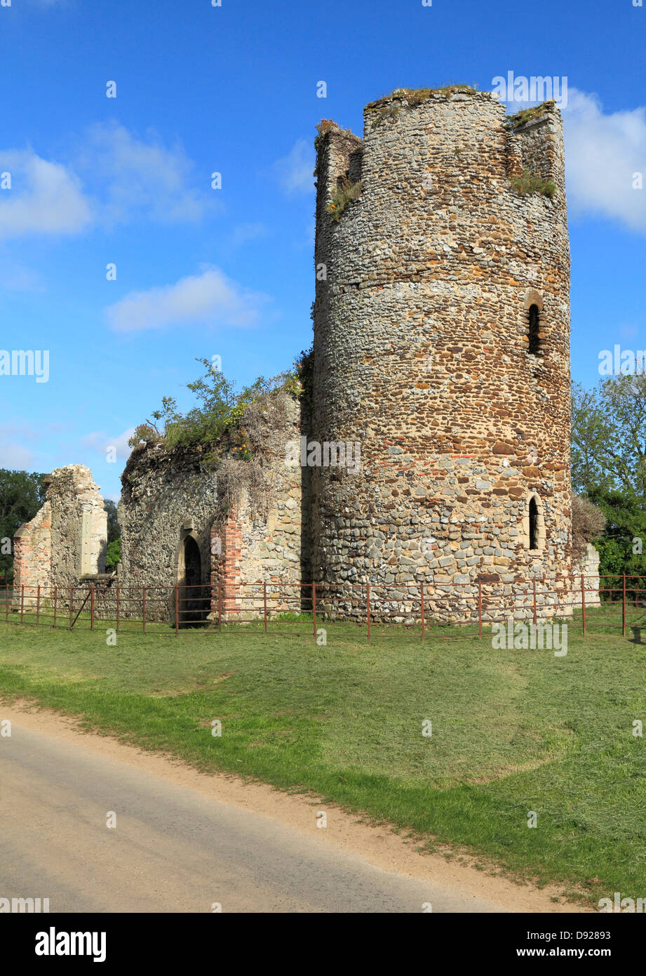 Ruined round norman church tower hi-res stock photography and images ...