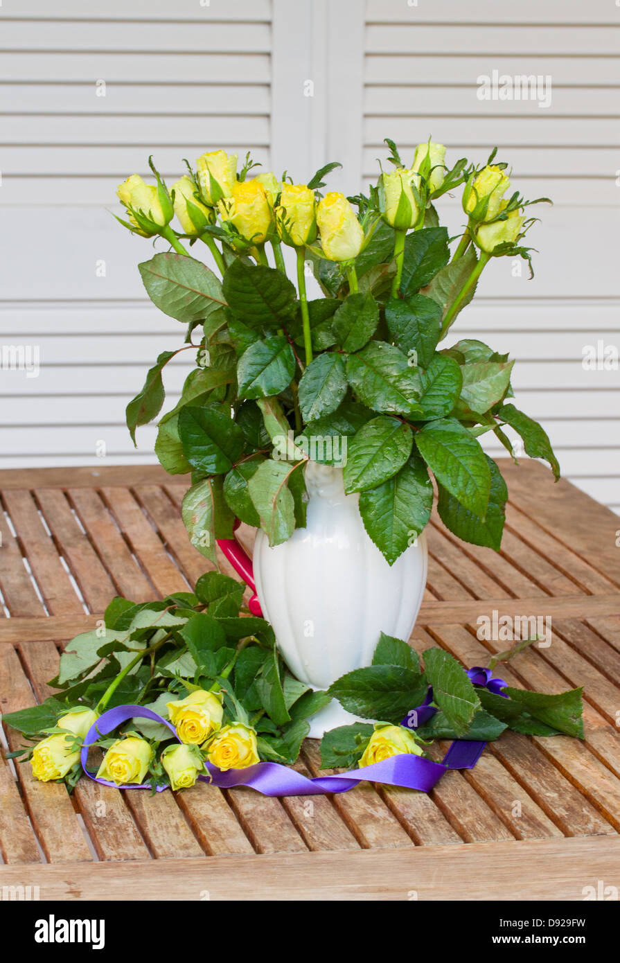 bouquet of yellow roses in vase Stock Photo - Alamy