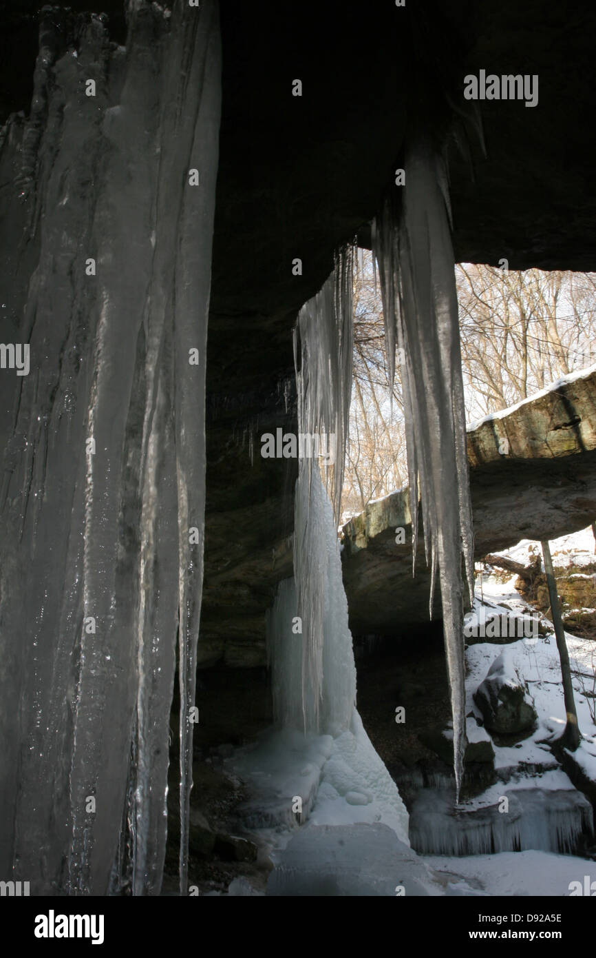 Frozen waterfall Rock Bridge Black Hand sandstone arch Appalachian ...