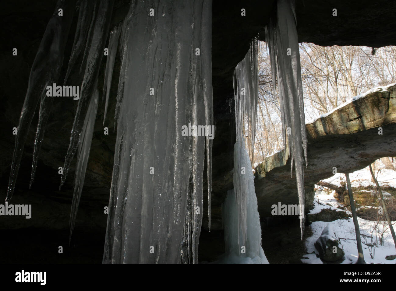 Frozen waterfall Rock Bridge Black Hand sandstone arch Appalachian ...