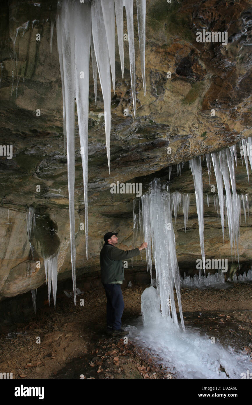 Frozen waterfall Rock Bridge Black Hand sandstone arch Appalachian ...