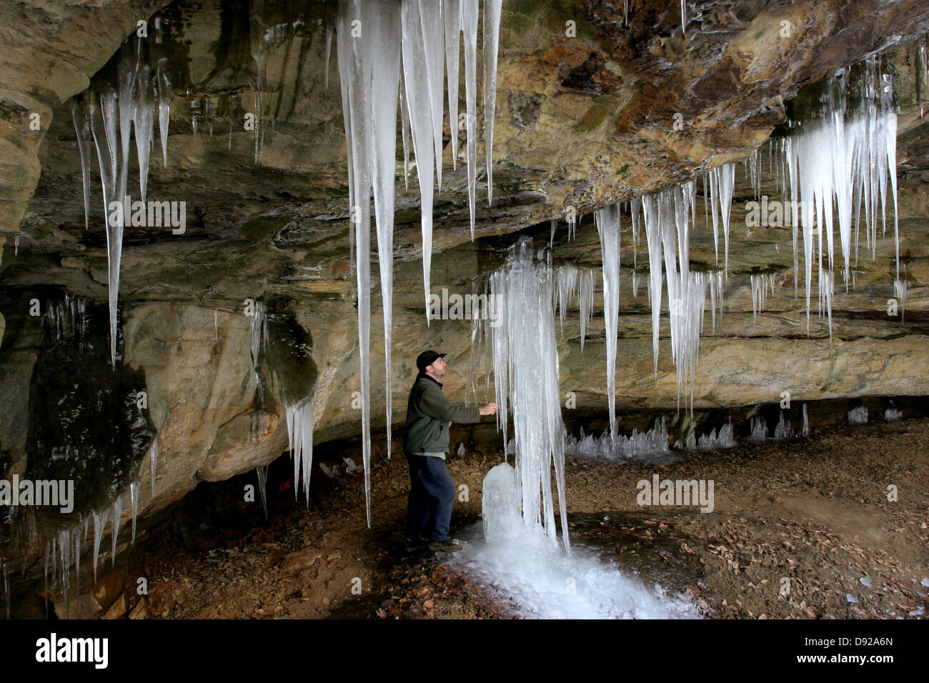 Frozen waterfall Rock Bridge Black Hand sandstone arch Appalachian ...