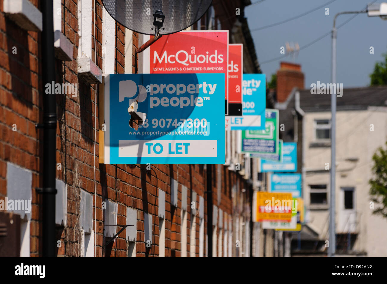 Estate agents signs hi-res stock photography and images - Alamy