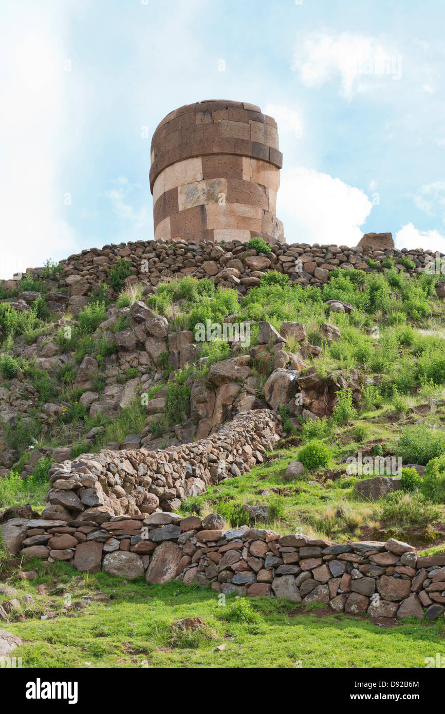 Chullpas, Pre-Columbian funeral towers, Sillustani, near Puno, Peru ...