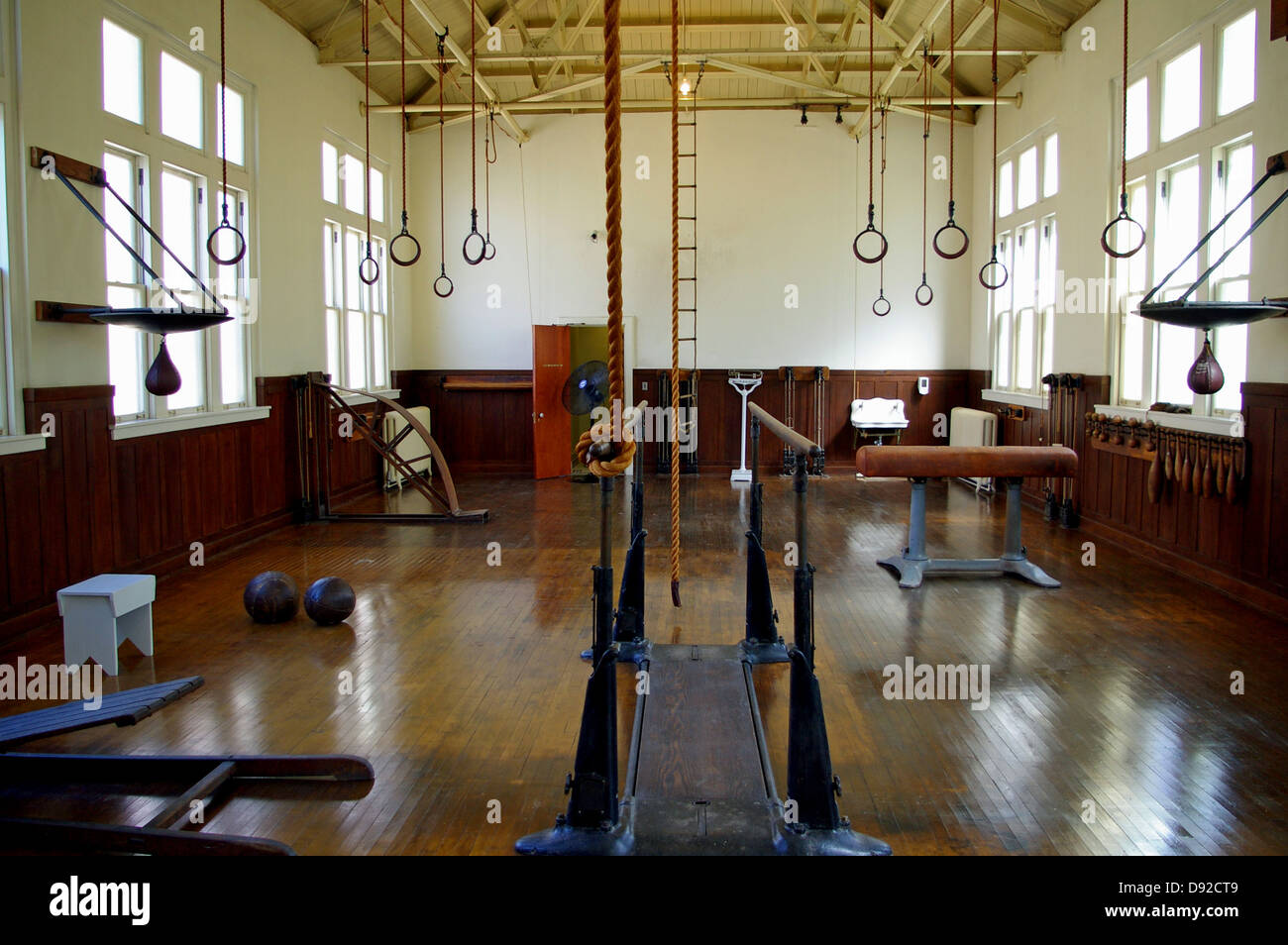 old gymnasium workout Stock Photo - Alamy