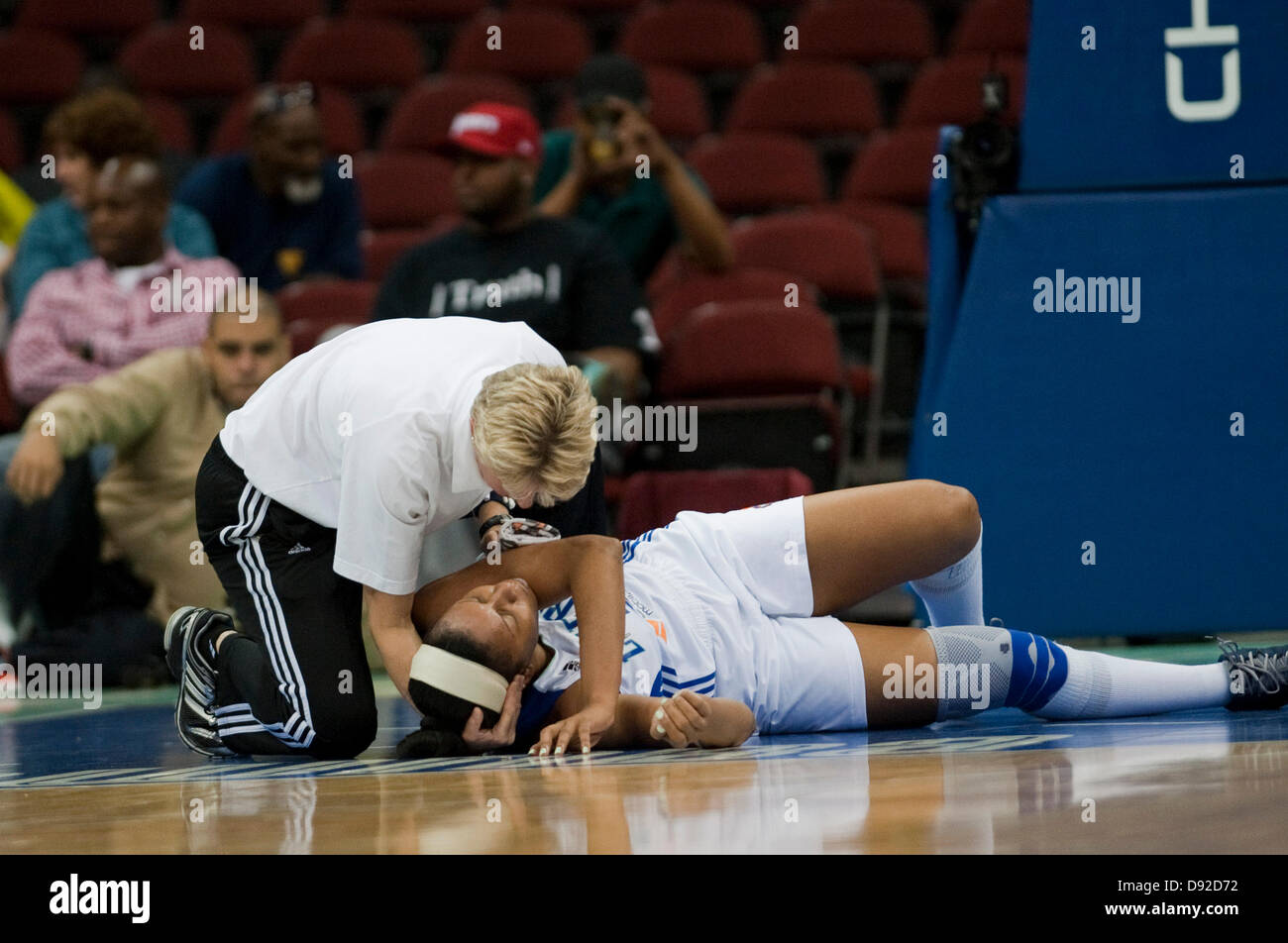 Getting hit over the head hi-res stock photography and images - Alamy