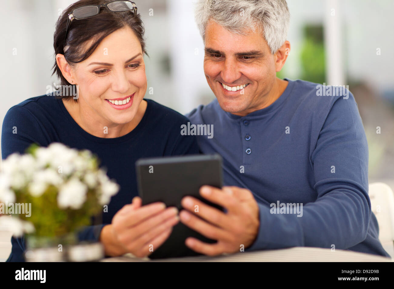 Woman reading emails on hi-res stock photography and images - Alamy