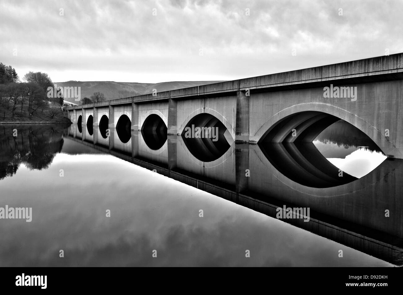 Ladybower Reservoir Bridge High Resolution Stock Photography and Images ...