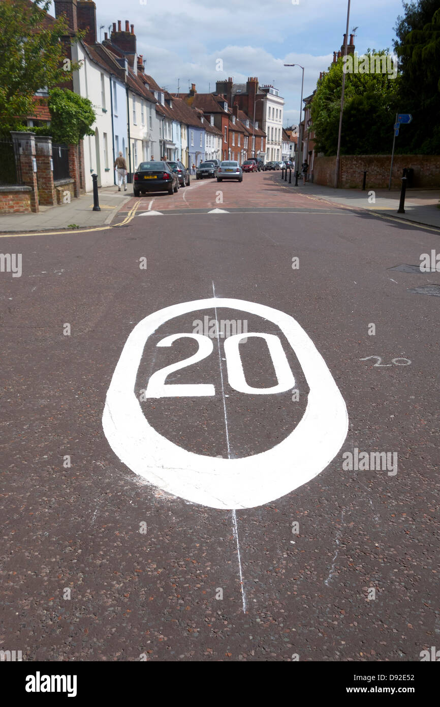 20 mph signs hi-res stock photography and images - Alamy