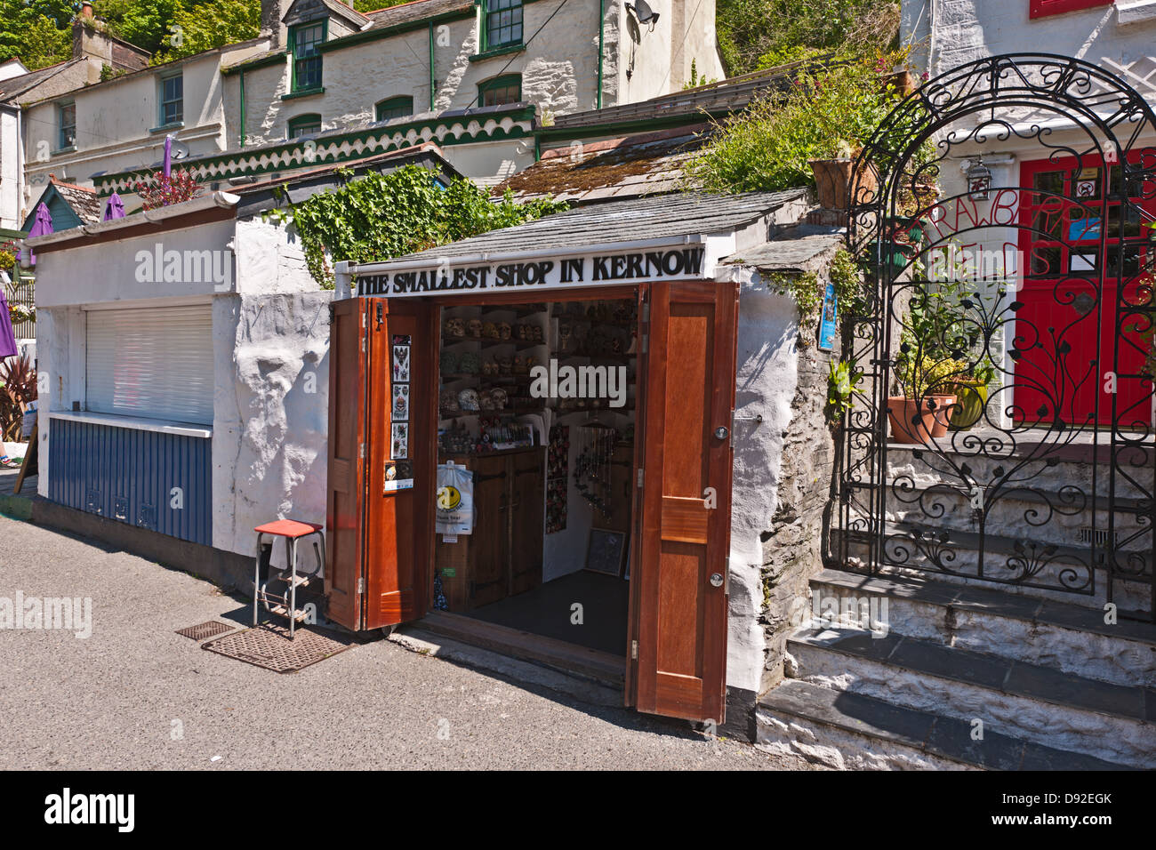 POLPERRO, SMALLEST SHOP IN KERNOW, CORNWALL, ENGLAND, BRITAIN Stock ...