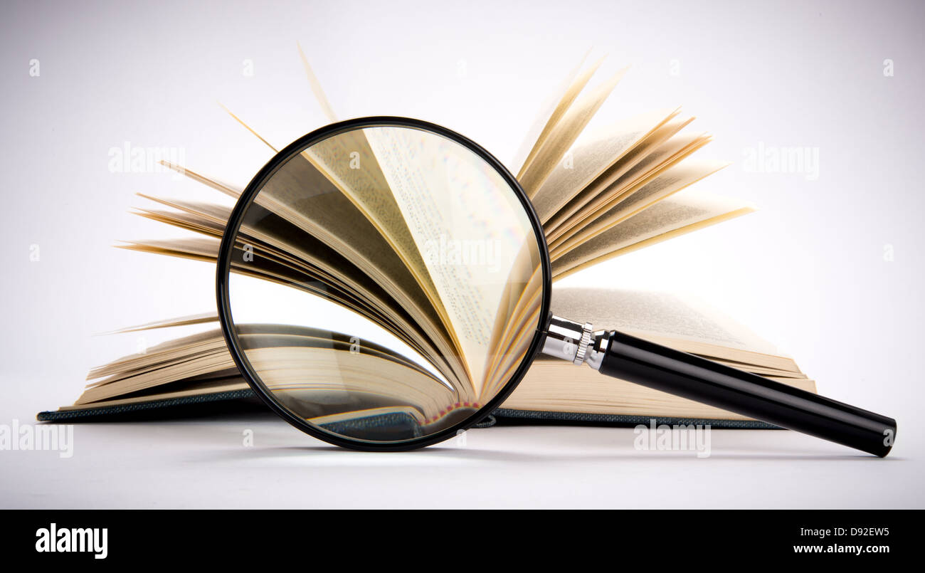 Magnifying glass old book hi-res stock photography and images - Alamy