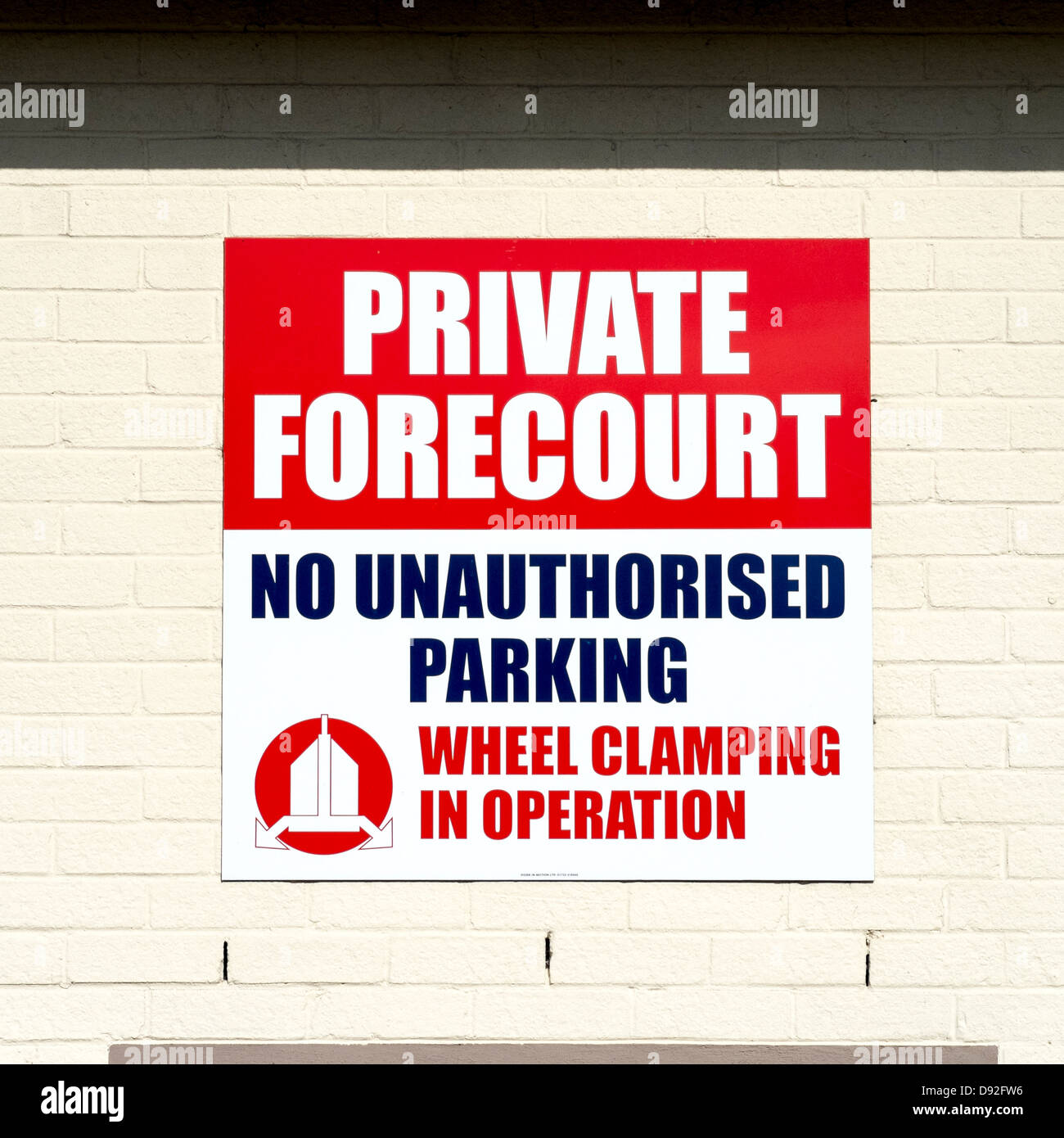 Wheel clamping sign notice hi-res stock photography and images - Alamy