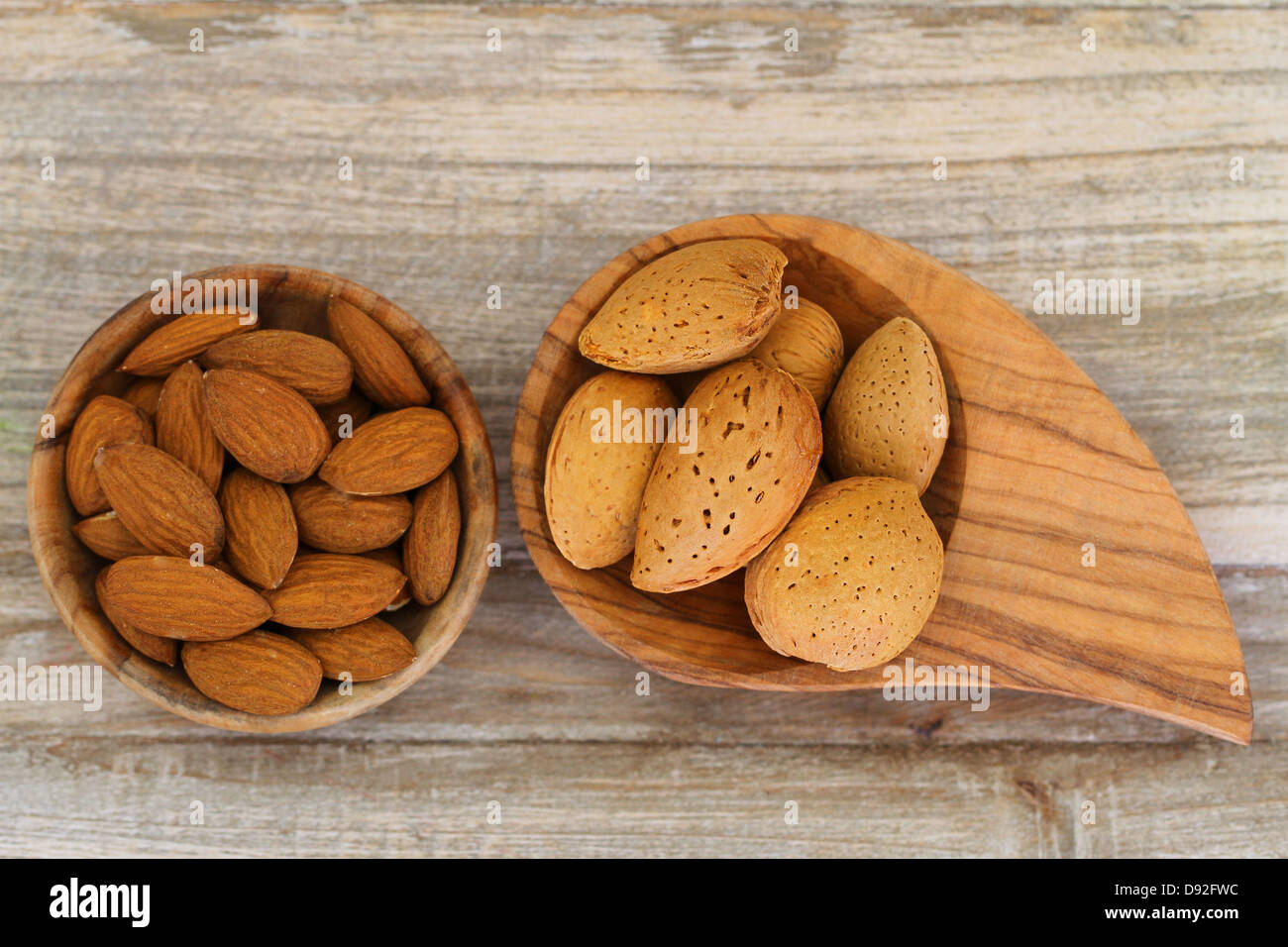 Almonds with and without shell, close up Stock Photo - Alamy