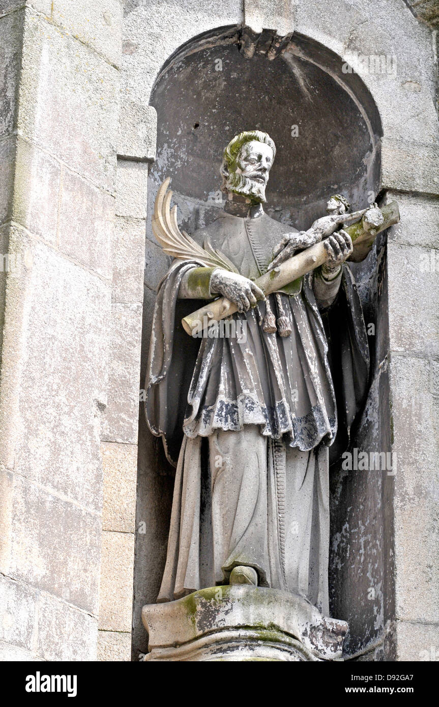 statue on facade of the cathedral Porto Portugal Stock Photo - Alamy