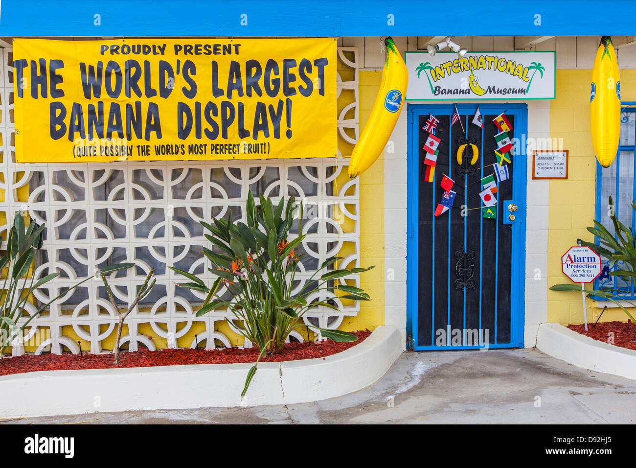 Sign saying "world's largest banana display" outside of the ...
