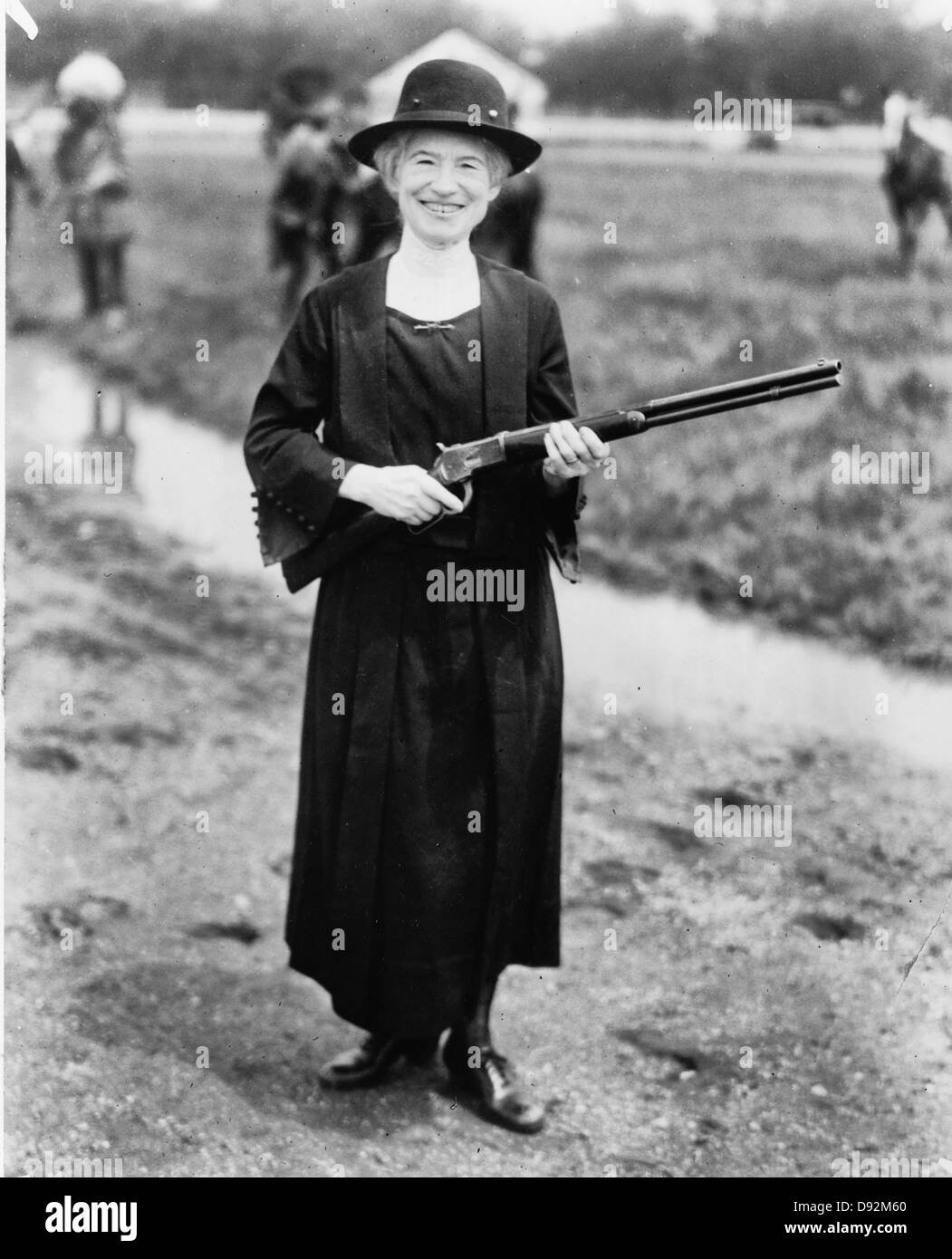 Annie Oakley, with gun Buffalo Bill gave her, circa 1922 Stock Photo ...