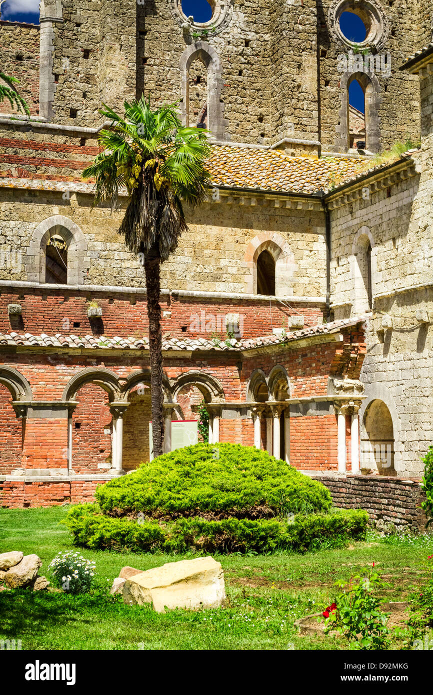 Tuscany abbey medieval romanesque hi-res stock photography and images ...