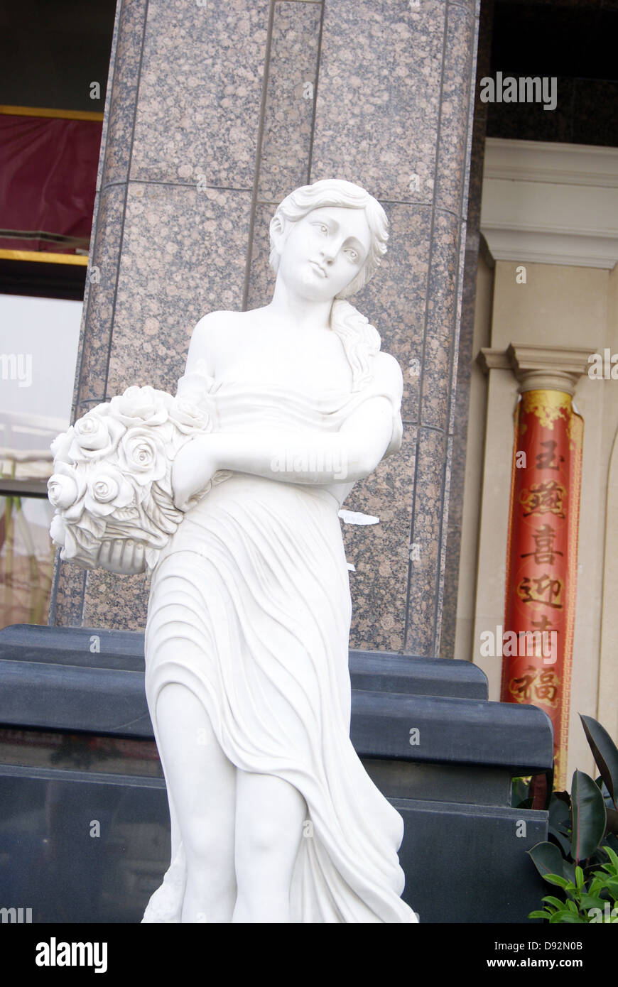 White statues, statues of women Stock Photo - Alamy