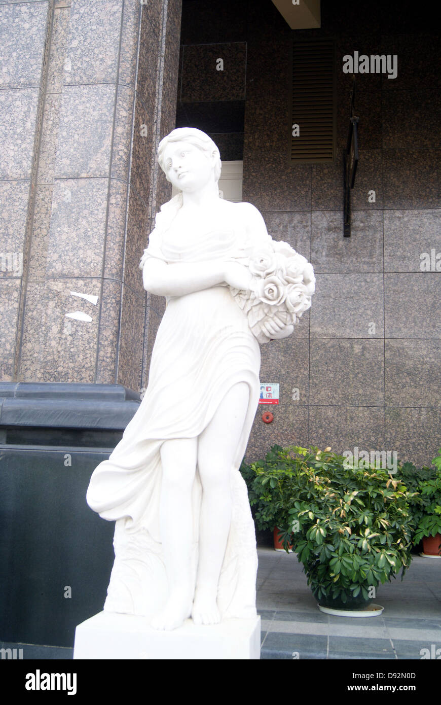 White statues, statues of women Stock Photo - Alamy