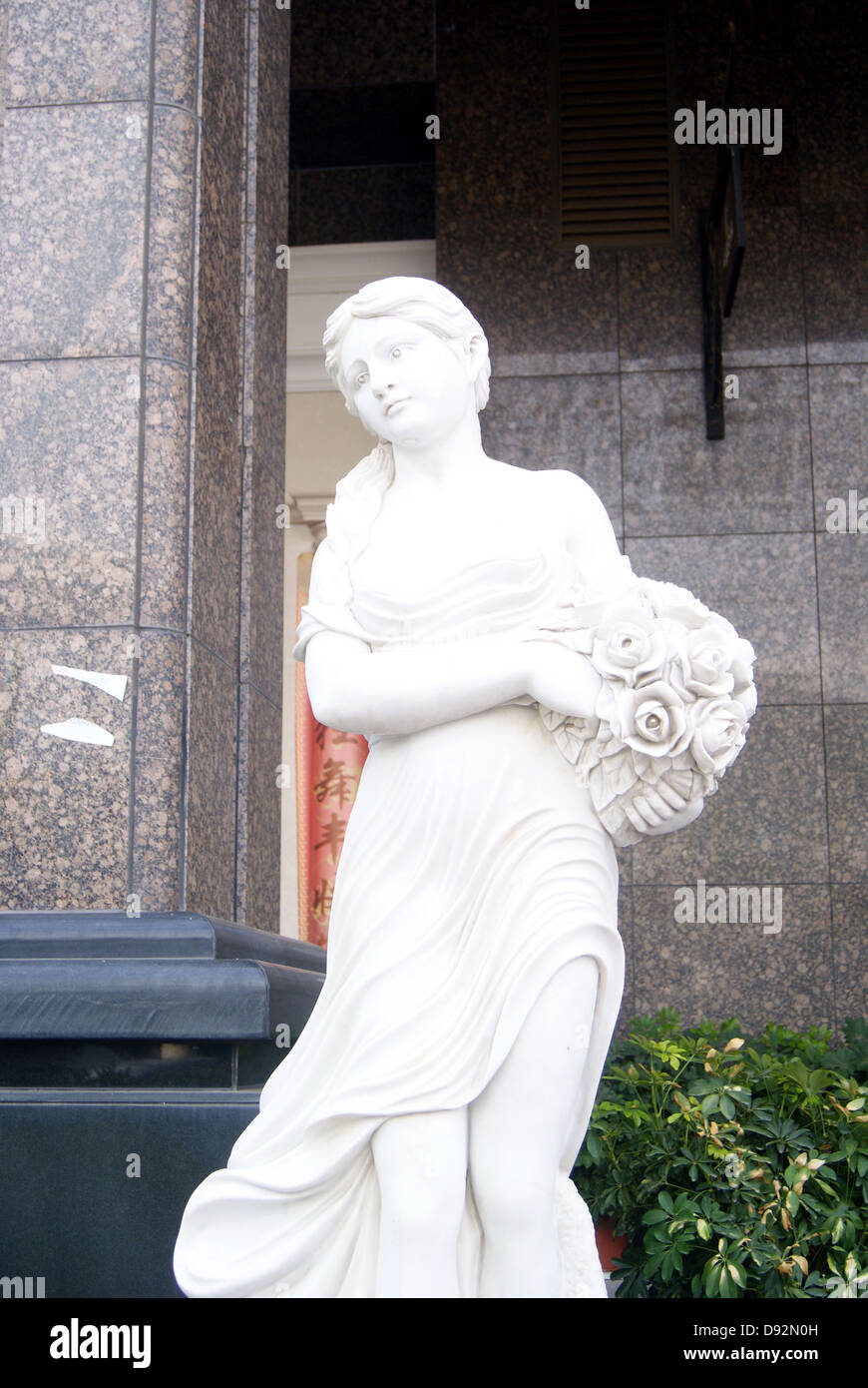 White statues, statues of women Stock Photo - Alamy