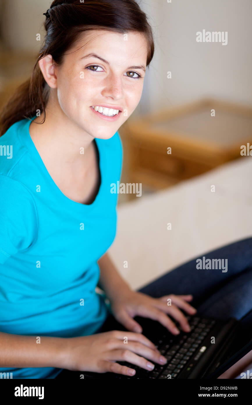 teen girl using laptop computer Stock Photo - Alamy
