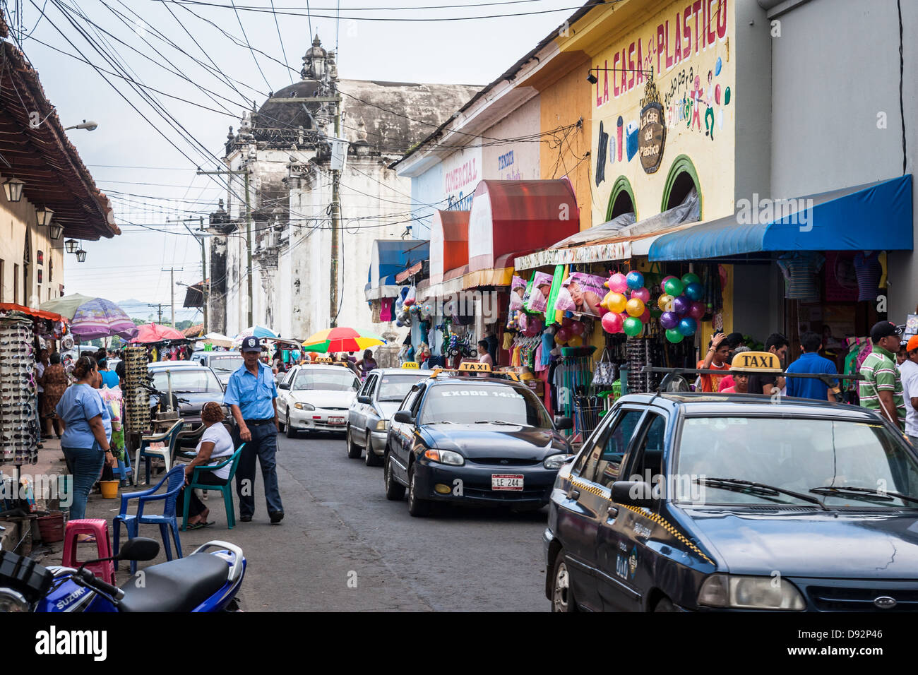 Busy shopping street in the city of Leon, Nicaragua Stock Photo - Alamy