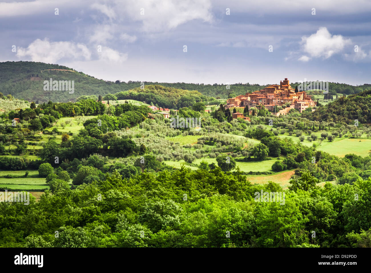 Town on a hill hi-res stock photography and images - Alamy