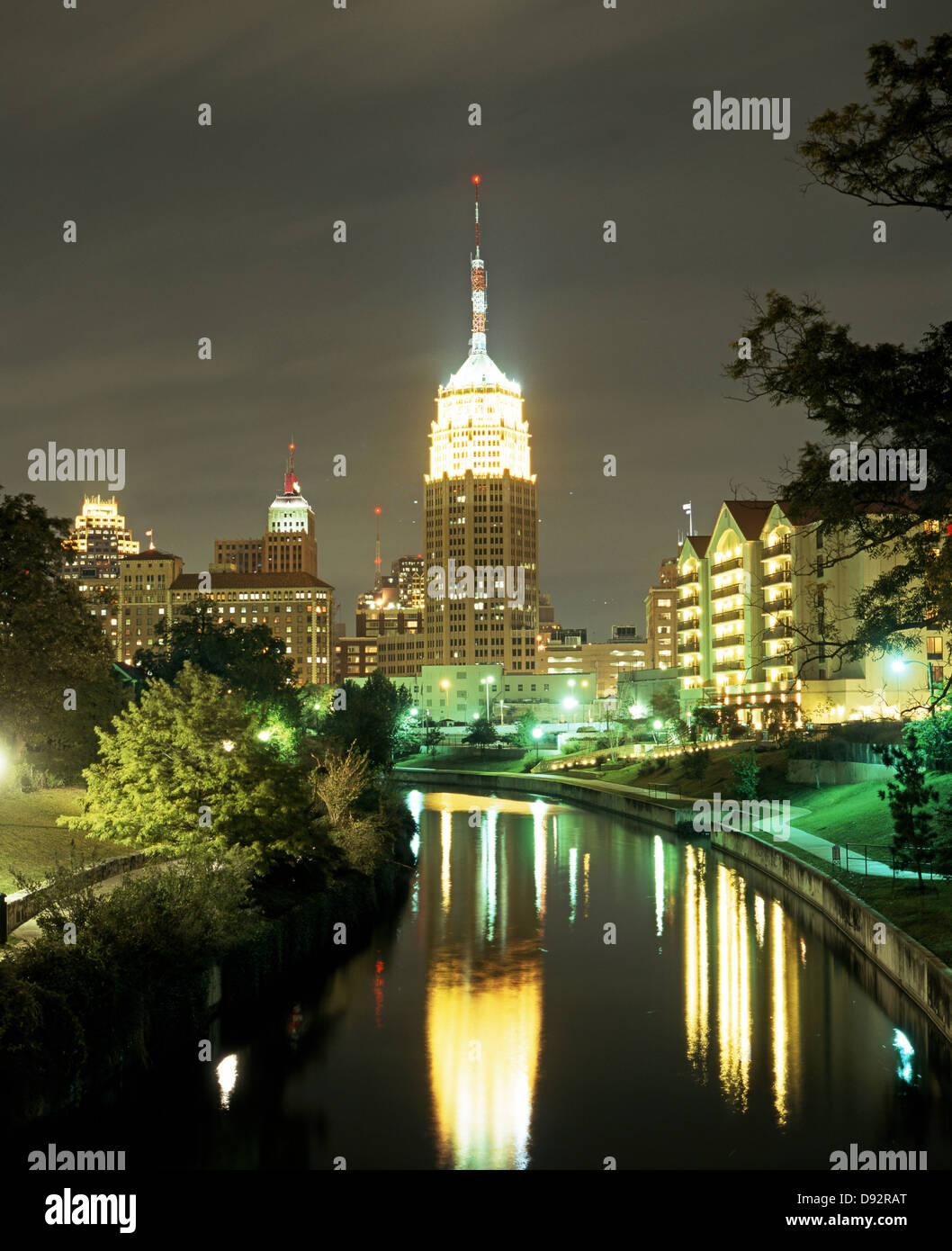 Eight sided buildings hi-res stock photography and images - Alamy