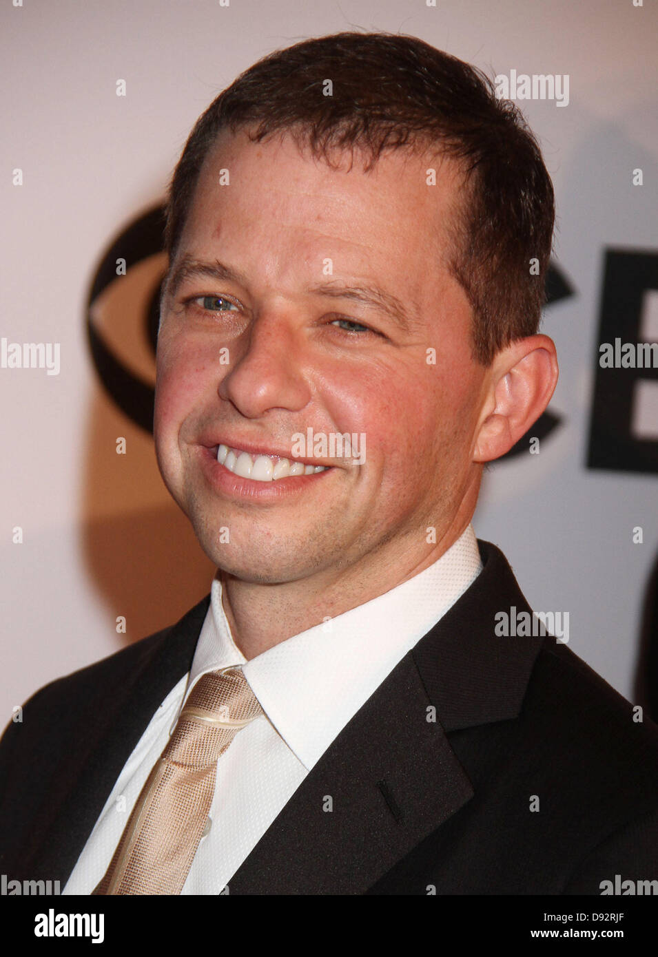 Jon cryer headshot hi-res stock photography and images - Alamy