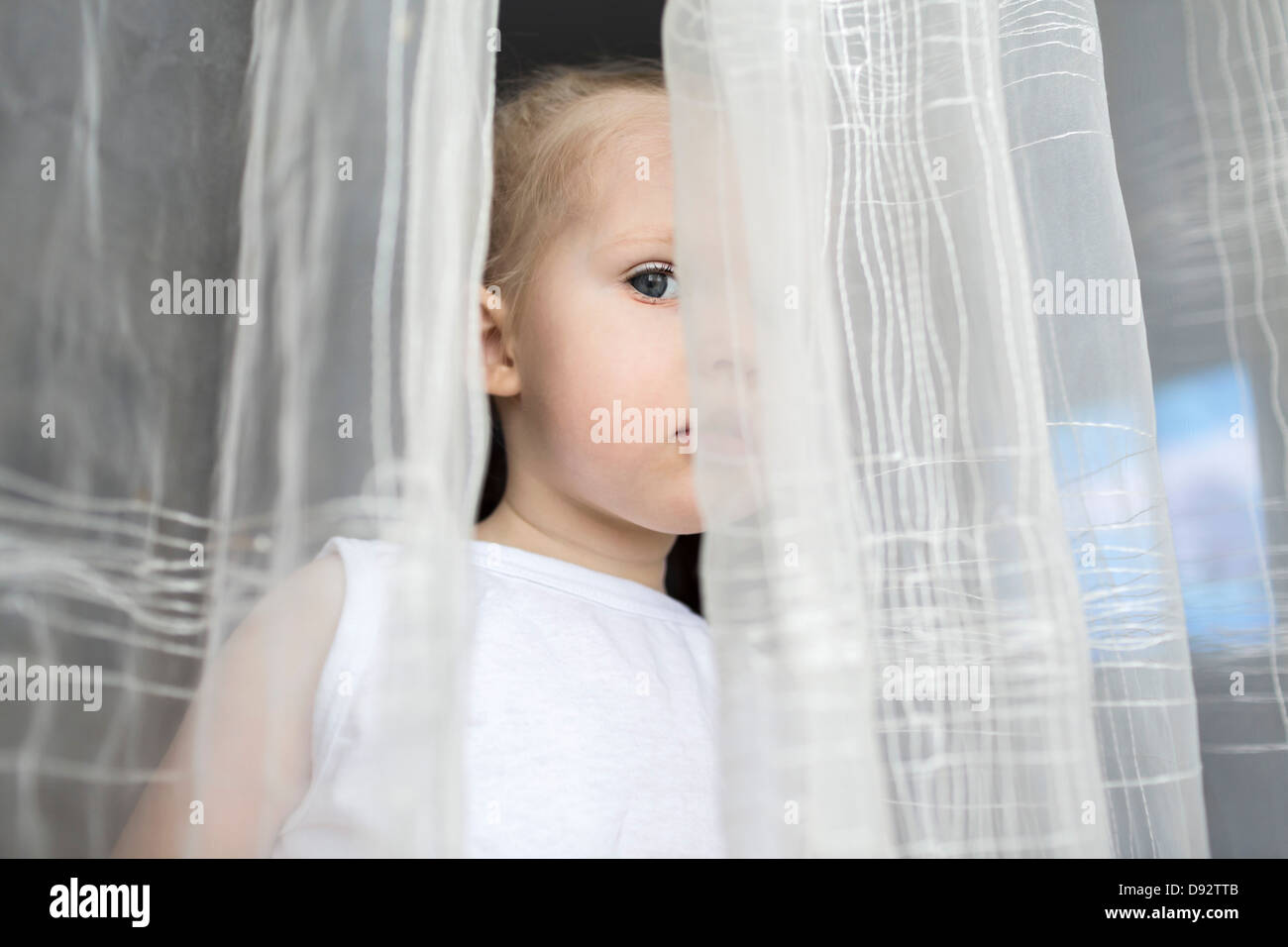 Child peeking window hi-res stock photography and images - Alamy