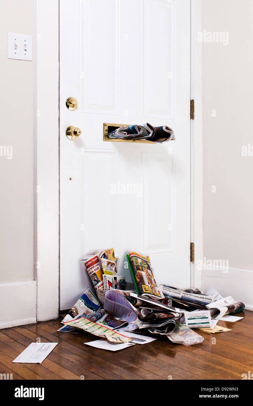 Overflowing mailbox hi-res stock photography and images - Alamy