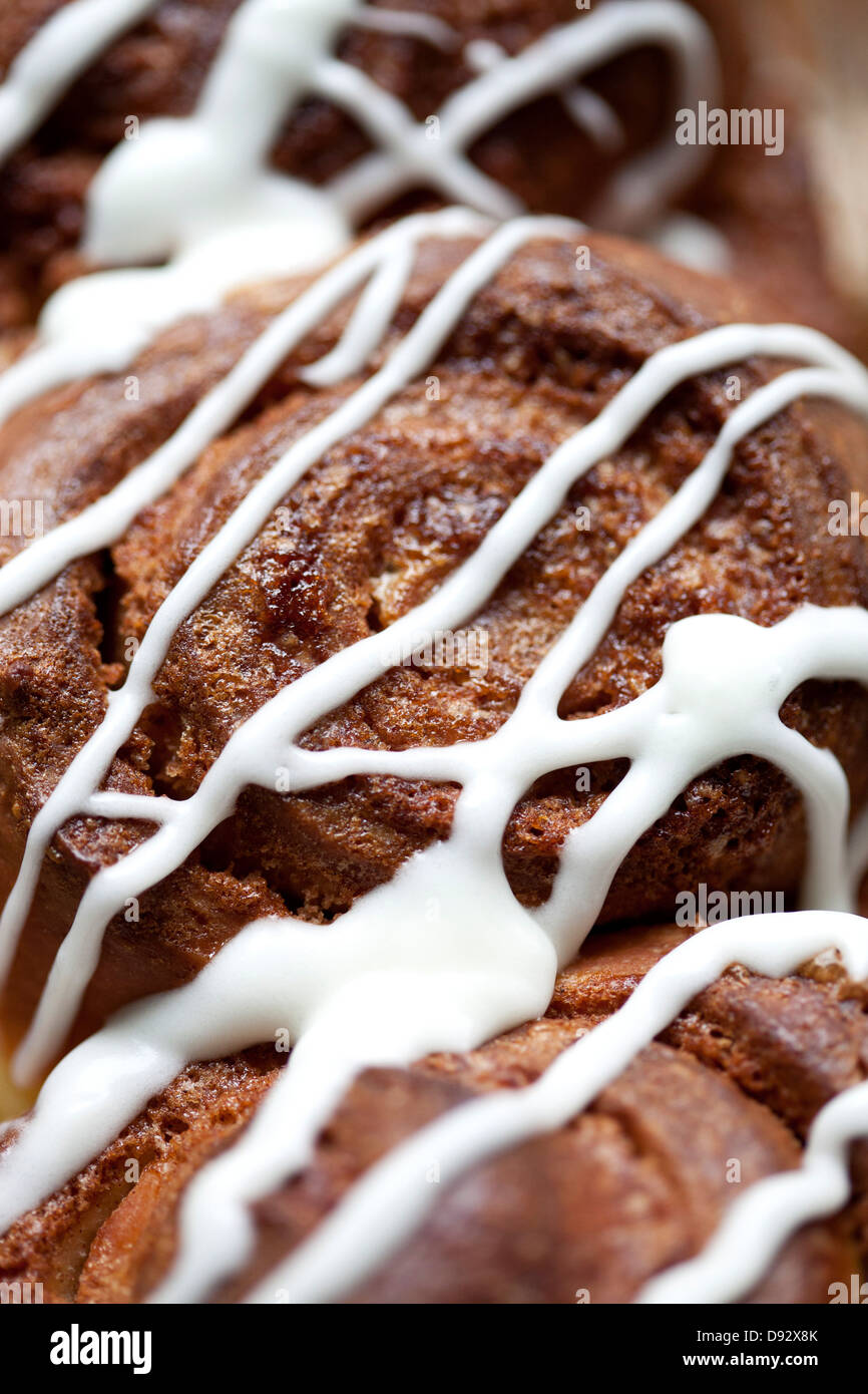 A row of cinnamon rolls with icing, full frame Stock Photo - Alamy